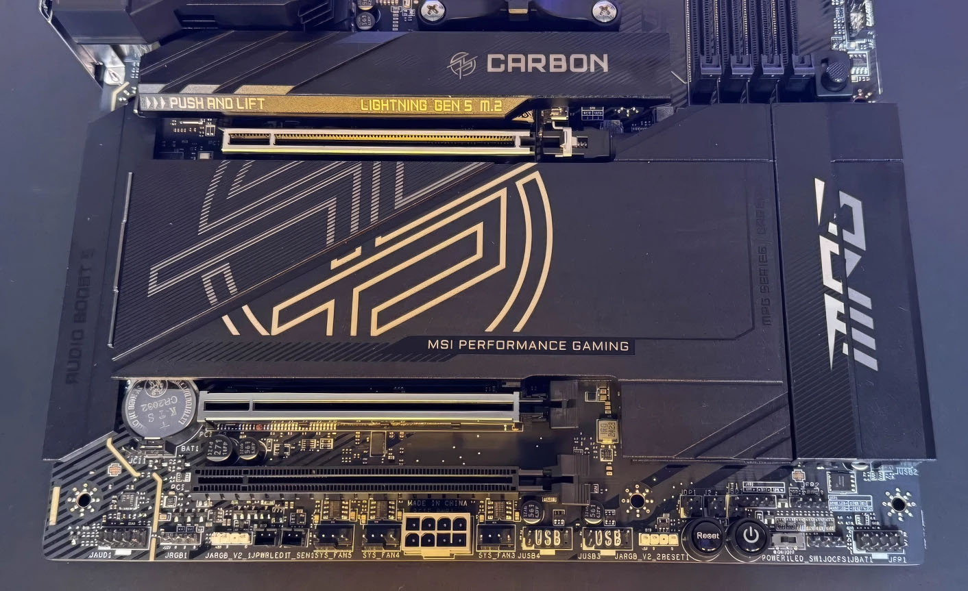 MSI thêm đầu PCIe 8 pin trên mainboard mới cho next-gen GPU? | migovi