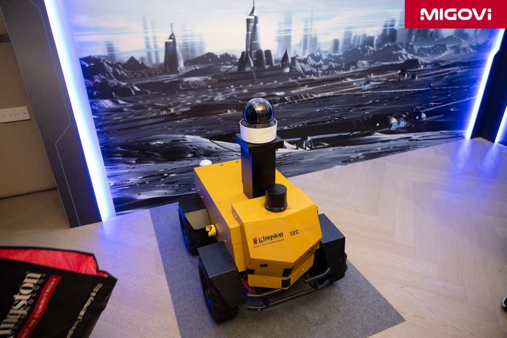 Một vòng gian hàng Kingston: SSD Gen 5 gắn trong tên lửa, robot | migovi